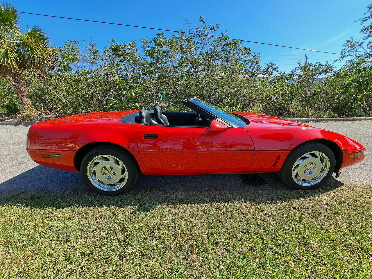 TheVetteNet.com - 2017 Corvette Convertible Long Beach Red Met.