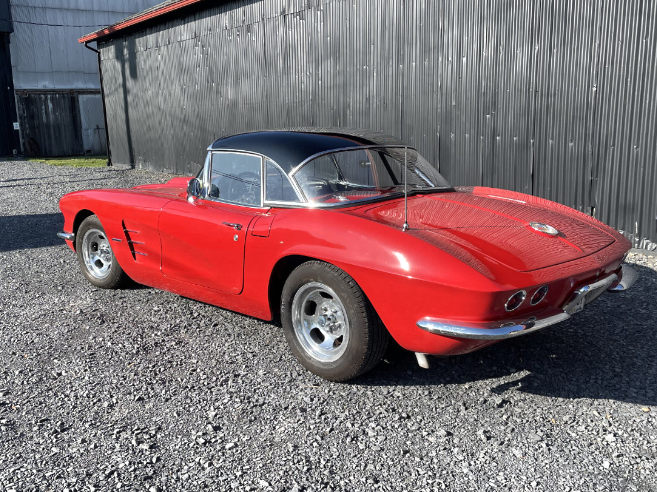 TheVetteNet.com - 1961 Corvette Convertible Red