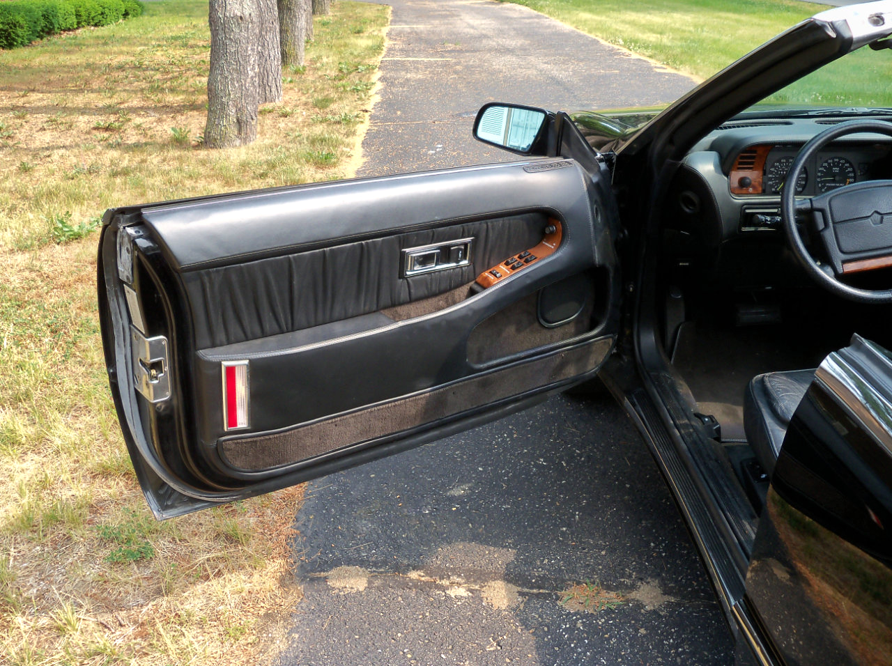 TheVetteNet.com - 1991 Corvette Convertible Black