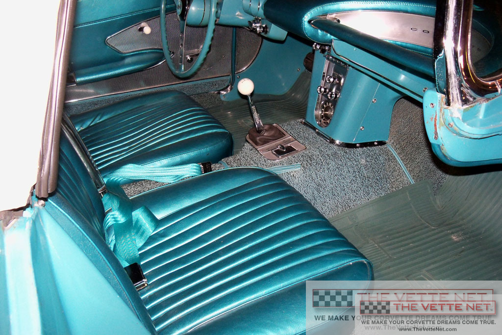 TheVetteNet.com - 1960 Corvette Convertible Tasco Turquoise